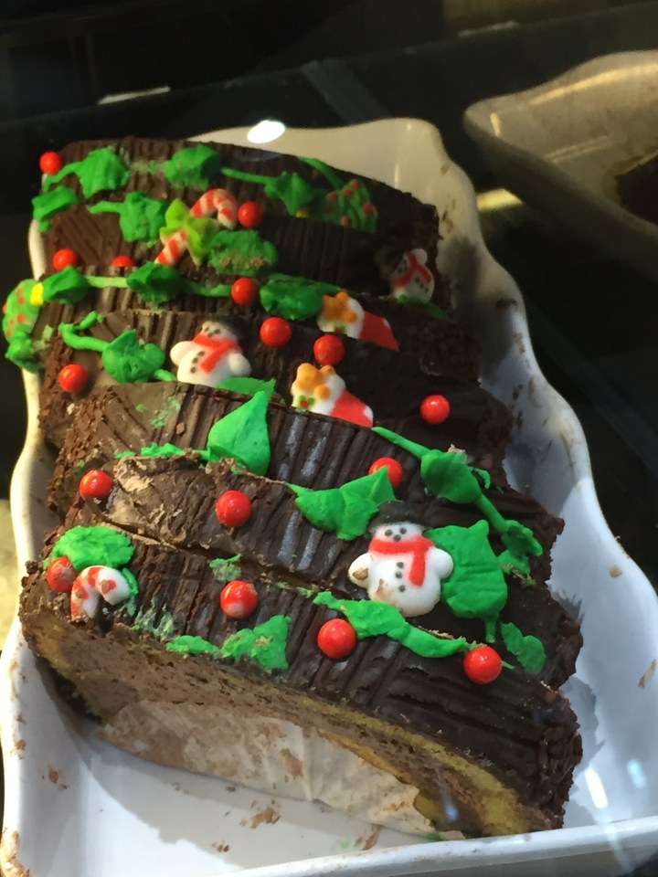 Bûche de Noël – Christmas Yule Log Cake – French A L.A Carte USA